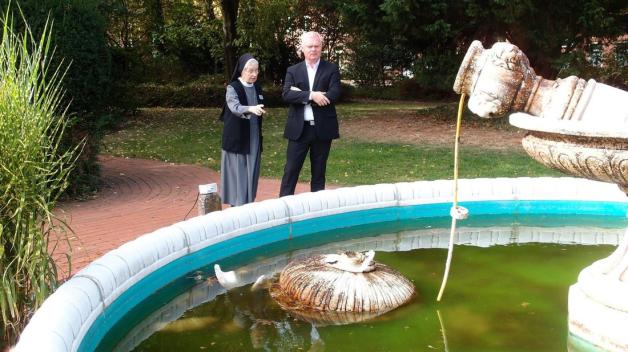 Vandalen zerstören Brunnenanlage beim Marienhaus | NOZ