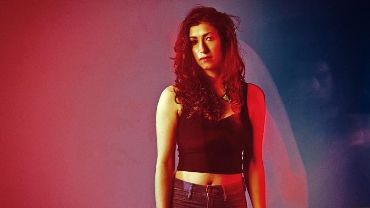 Sängerin Malou in der Lagerhalle in