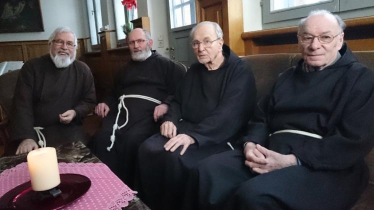 Vier Kapuziner leben im Kloster Clemenswerth in