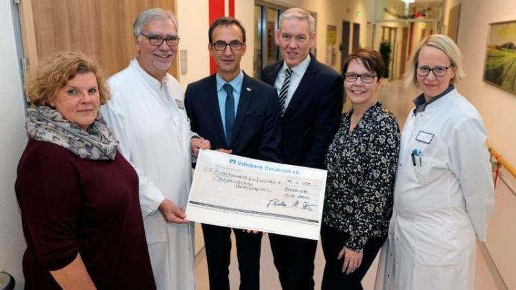 Haus für Finanzplanung übergibt Spende im