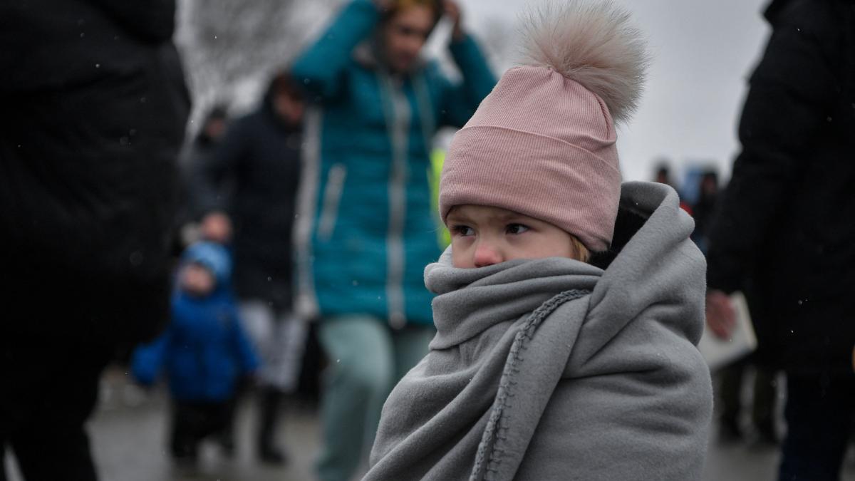 Bilder vom Ukraine-Krieg: Mütter und ihre Kinder auf der Flucht