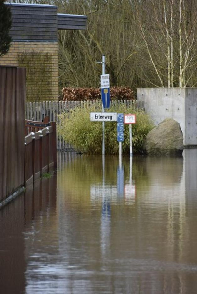 Hochwasser in Niendorfer Aalbeek-Siedlung: Pump-Leistung erhöht