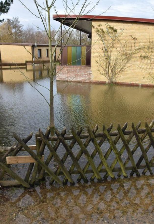 Hochwasser in Niendorfer Aalbeek-Siedlung: Pump-Leistung erhöht