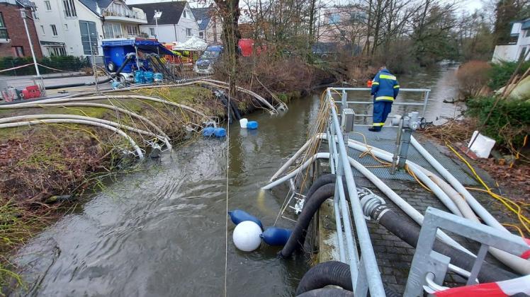 Aalbeek-Siedlung droht Überflutung – THW und Feuerwehr im Einsatz