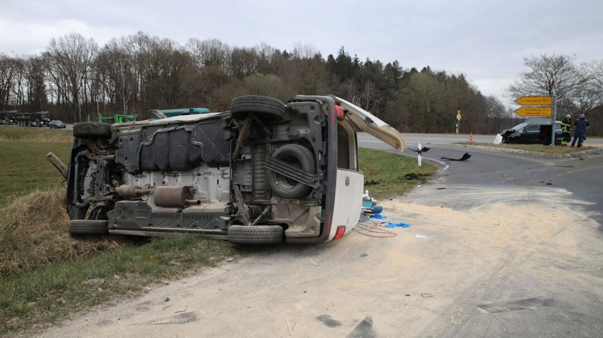 Großaufgebot an Rettungskräften: Schwerer Unfall auf B77