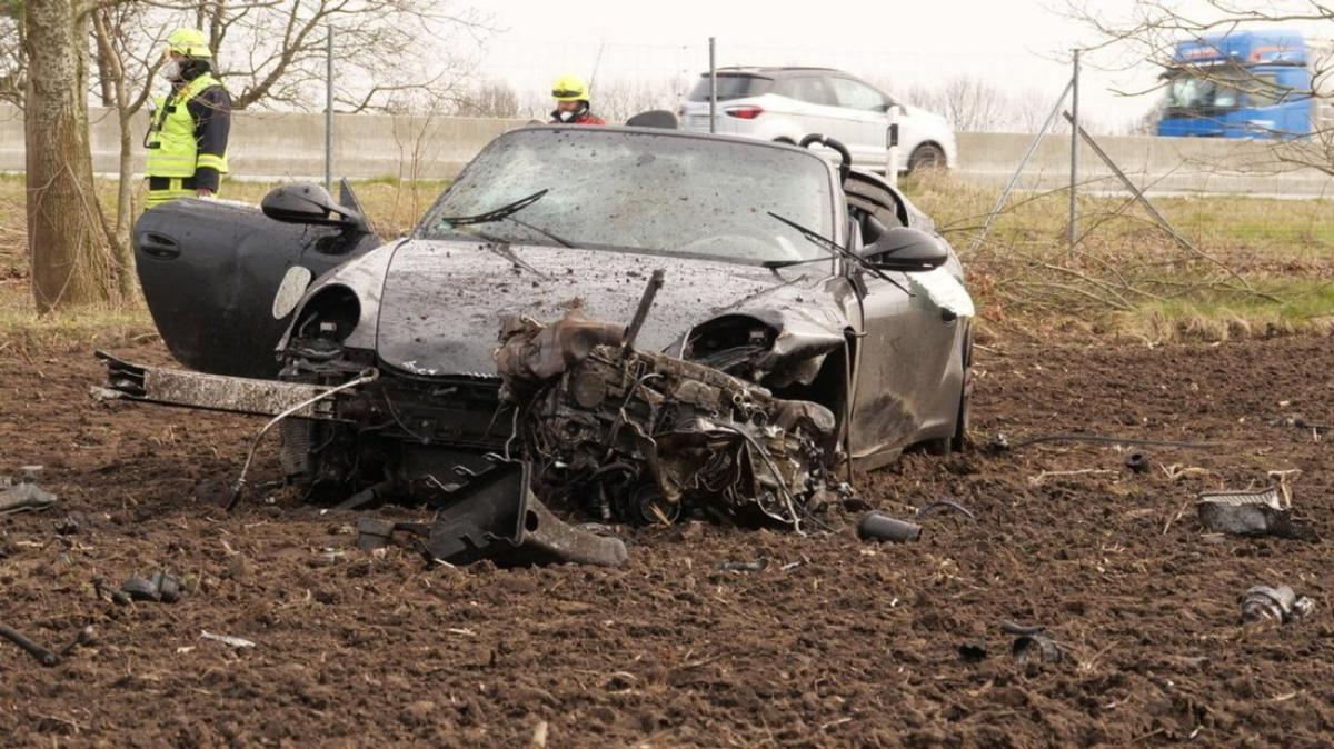 Porsche-Unfall auf der A7 – Fahrer schwer verletzt ins FEK