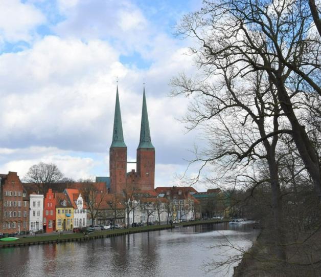 Fotos von heute und der Bombardierung vor 80 Jahren im Vergleich