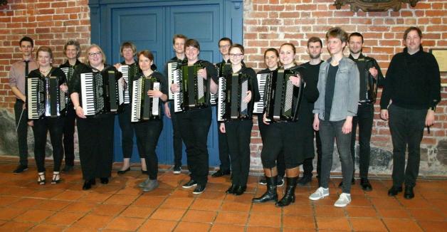 Akkordeonorchester Eckernförde füllt die St.-Nicolai-Kirche