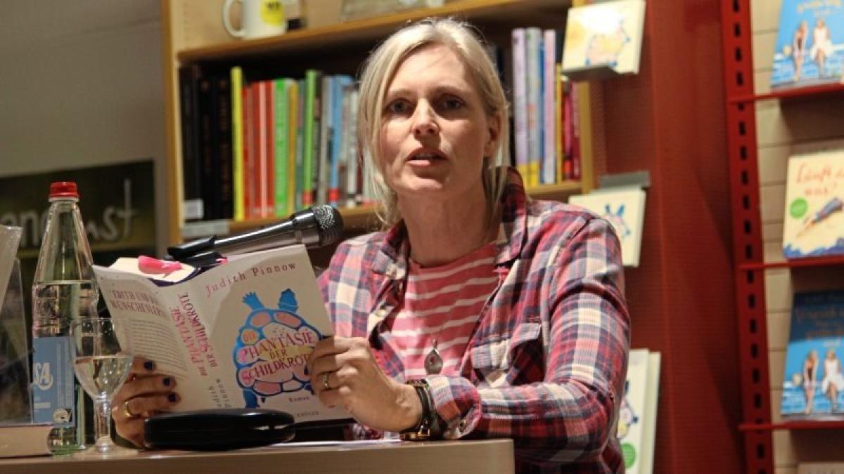 Judith Pinnow las in GMHütte aus „Die Phantasie der | NOZ