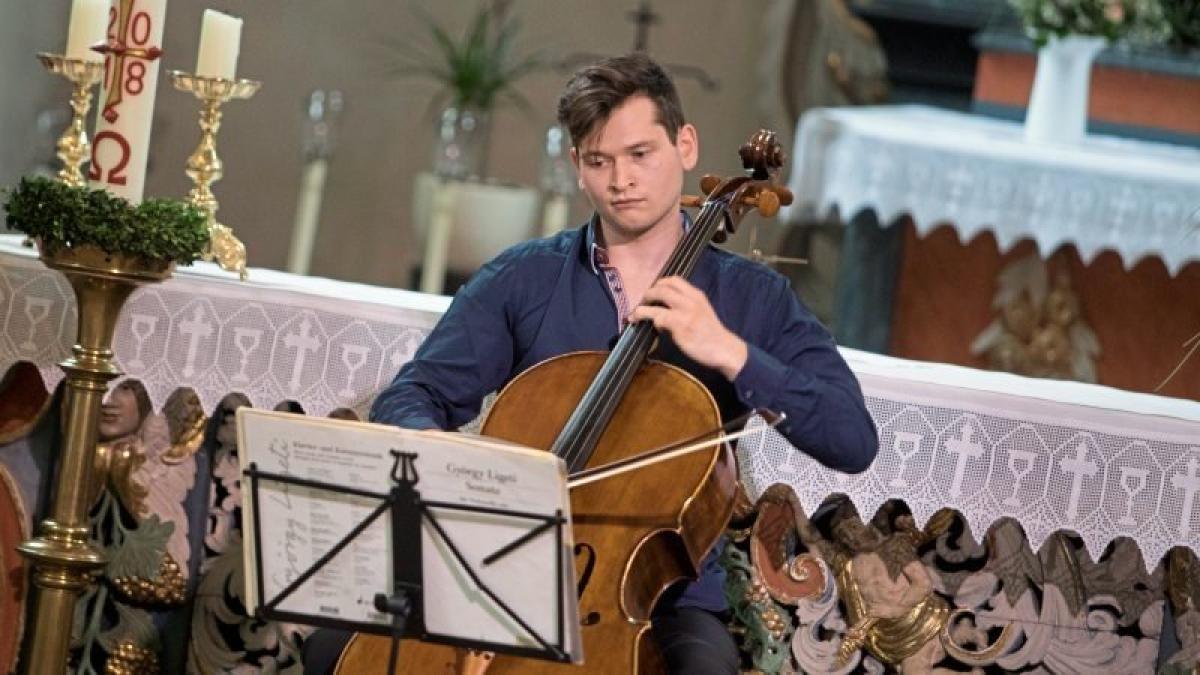 Cellist Leonard Rees beeindruckt beim Euregio