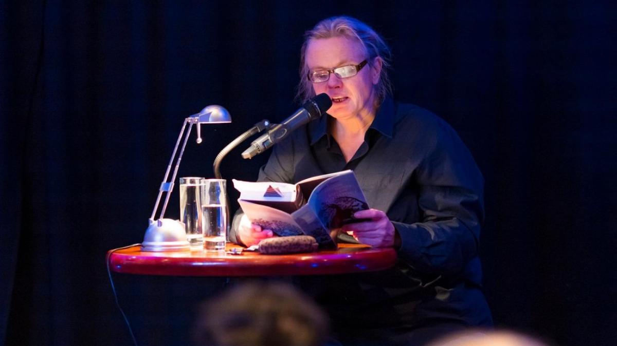 Karen Duve gesteht: Ich bin in die Droste | NOZ