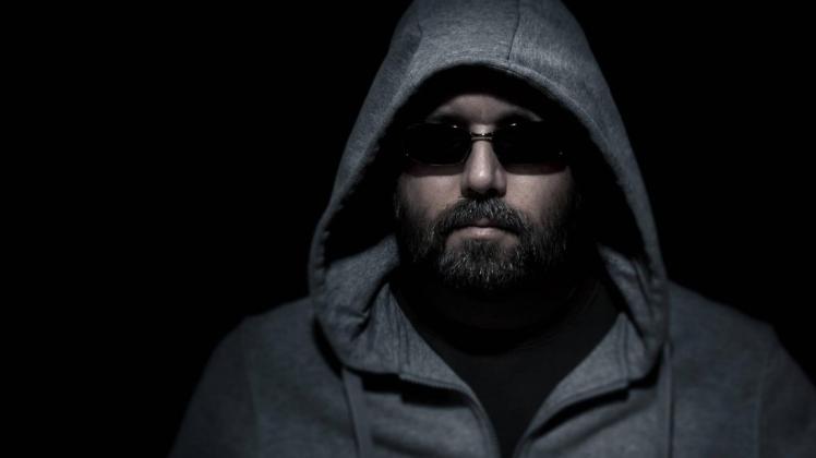 Falle gegen Diebe: Mark Rober baut Glitterkanone mit Furzspray