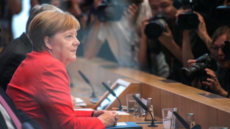 Angela Merkel verabschiedet sich in die Sommerpause: stoisch, | NOZ