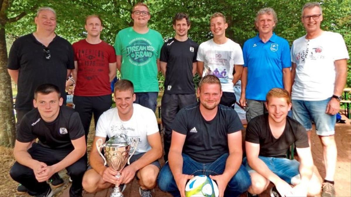 Dersum gewinnt Fußballturnier in