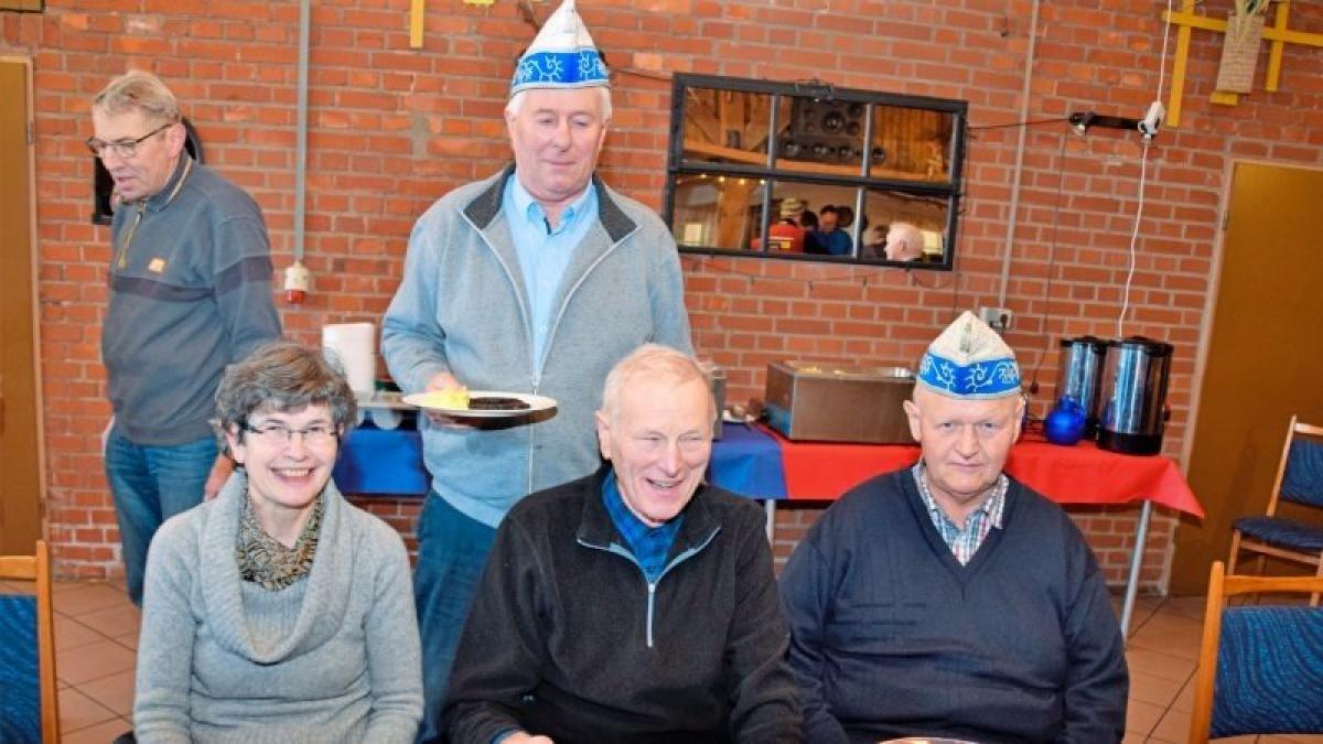 Wurstebrot kommt vor dem Rosenmontagsumzug in