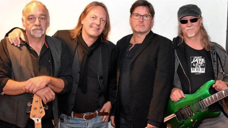 Peter Budden und Band spielen auf Hof Steinmeier in
