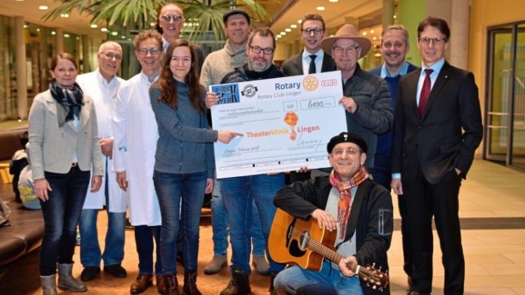 6100 Euro Spende für die Theaterklinik