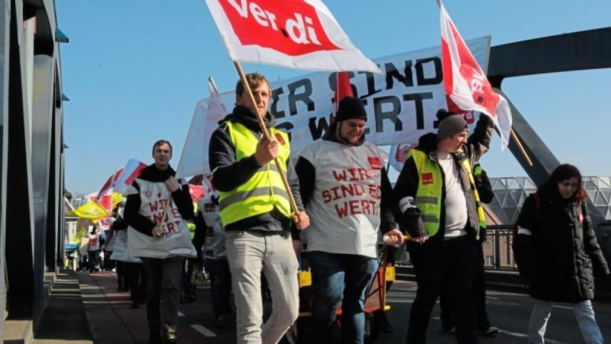 Über 250 Angestellte gehen in Meppen auf die