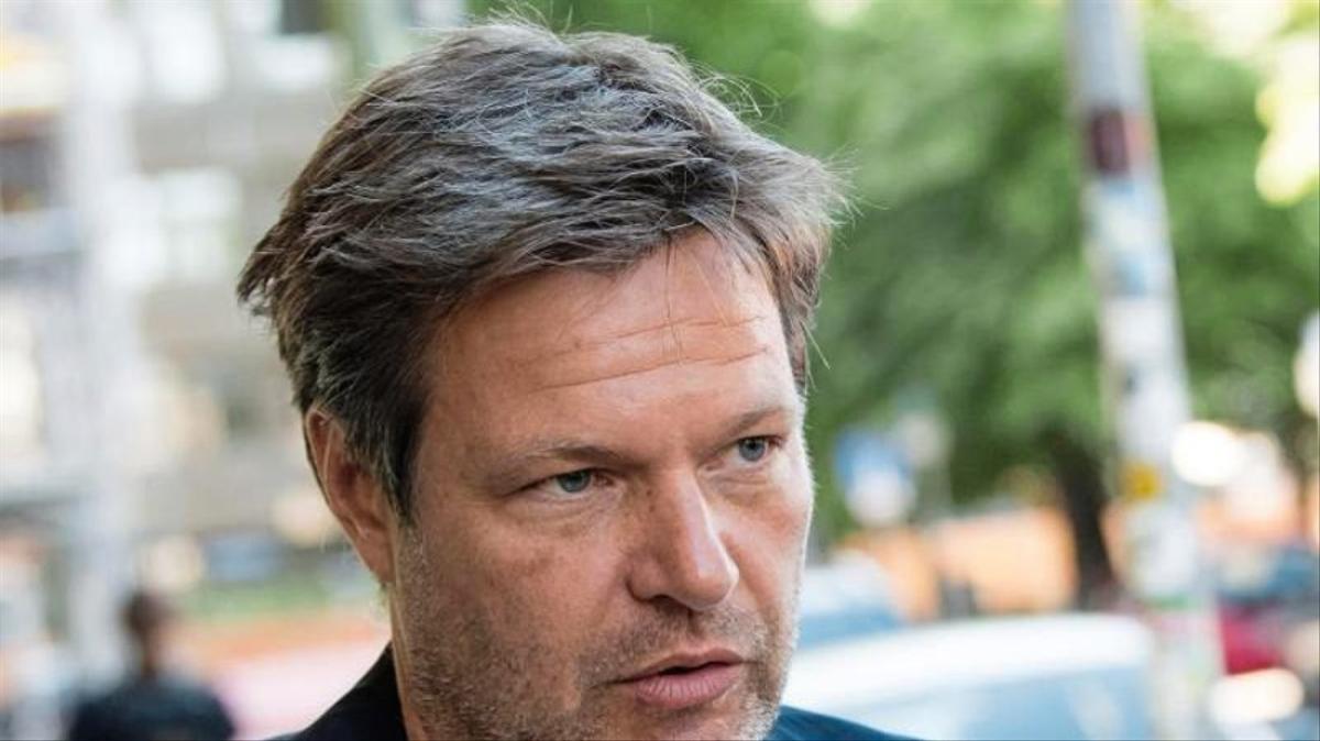 Habeck: Besitzer von Brachflächen zum Bauen