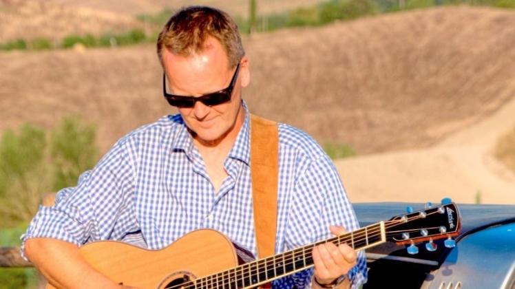 Kroll-Ploeger spielt, singt und erzählt im Ruller