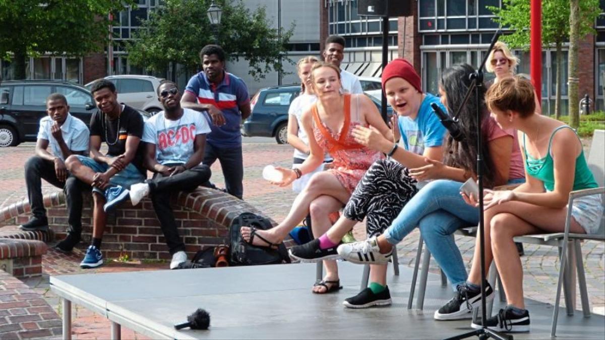 Poetry-Slams, Tanz und Spielszenen in