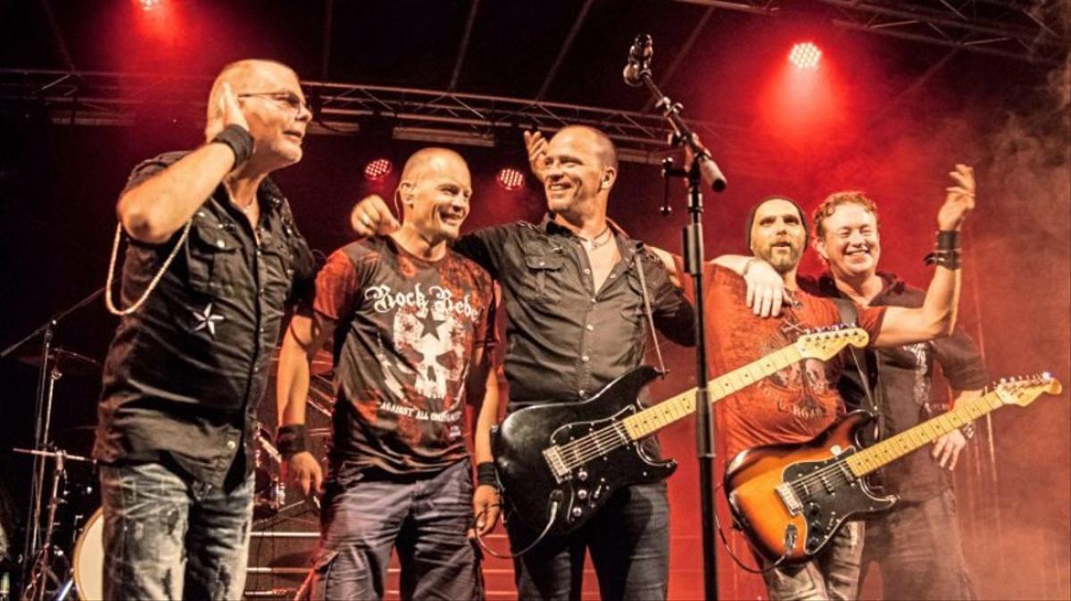 Band Accuracy spielt beim Rockfestival in