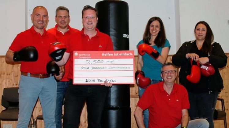 „Skiclub Eddie the Eagle“ unterstützt Jugendarbeit in