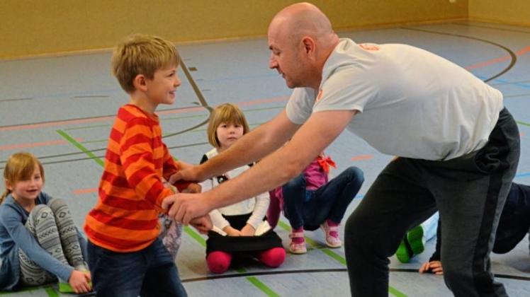 Ganderkeseer Schüler lernen „Stopp“ zu