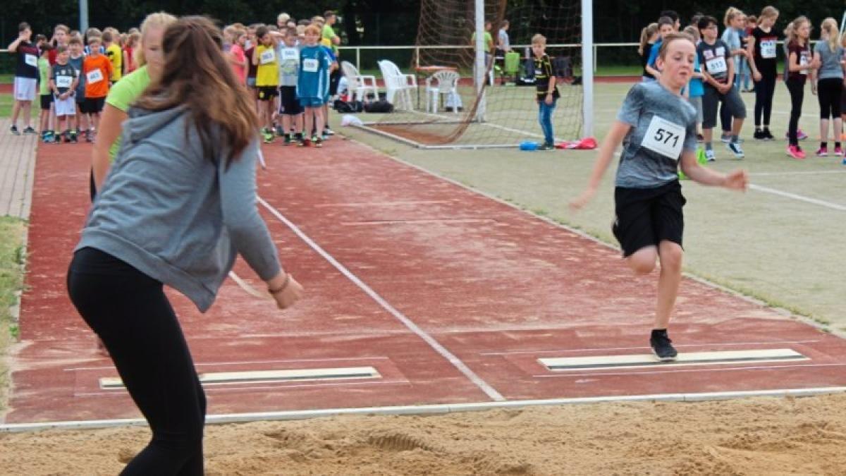 1000 Kinder beim Sportabzeichentag in