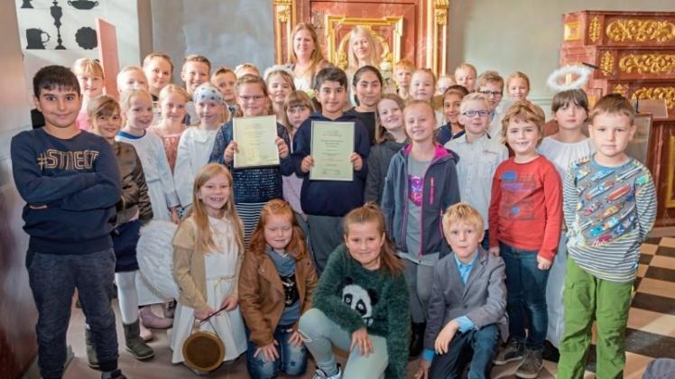 Kinderliteraturpreis Schlossgeschichten an Carola Becker und