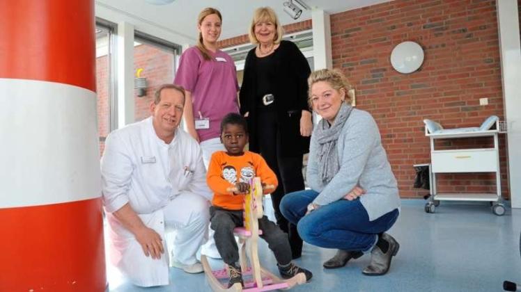 Kind aus Afrika geht dank Papenburger Hilfe nicht mehr am