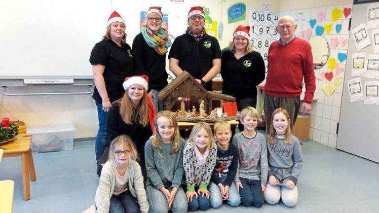 Theatergruppe Handrup zu Besuch bei Plattdeutsch AG der