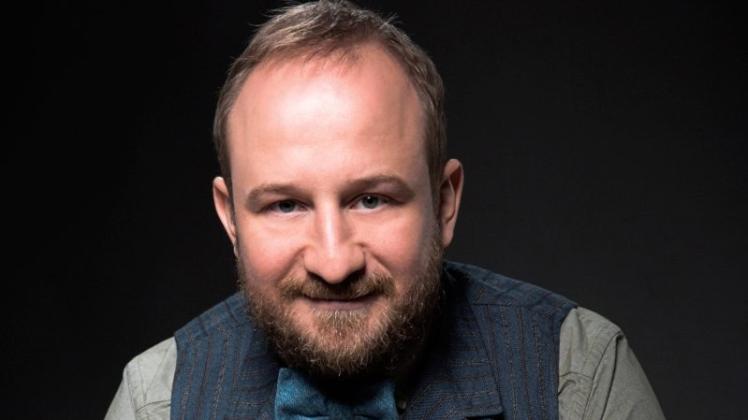 Philip Simon in der Lagerhalle in