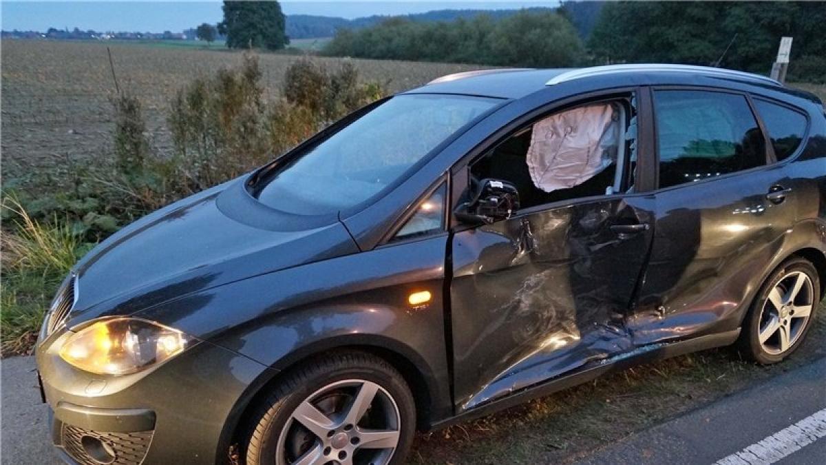 Vorfahrt missachtet: Transporter kracht in