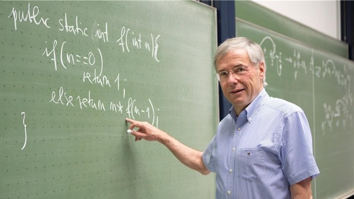 Osnabrücker Professor hält Vorlesung live auf