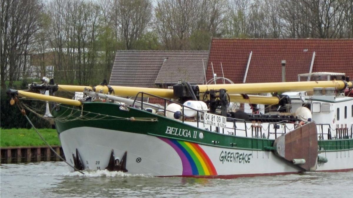 Beluga II von Greenpeace auf dem Weg nach