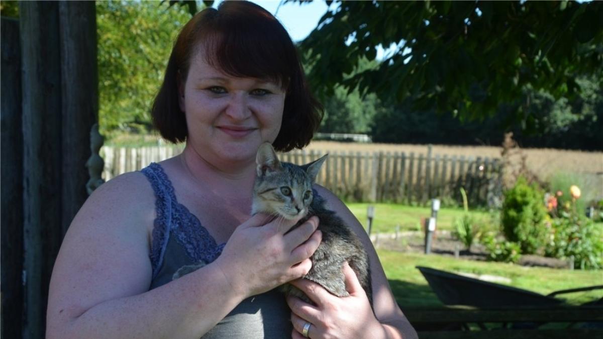 Heseperin Nancy Richter nimmt heimatlose Katzen