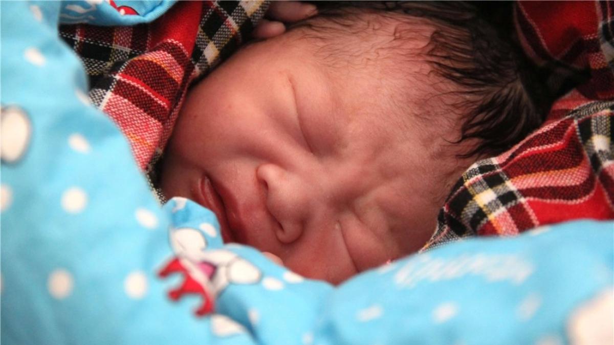 Für tot erklärtes Baby wimmert kurz vor