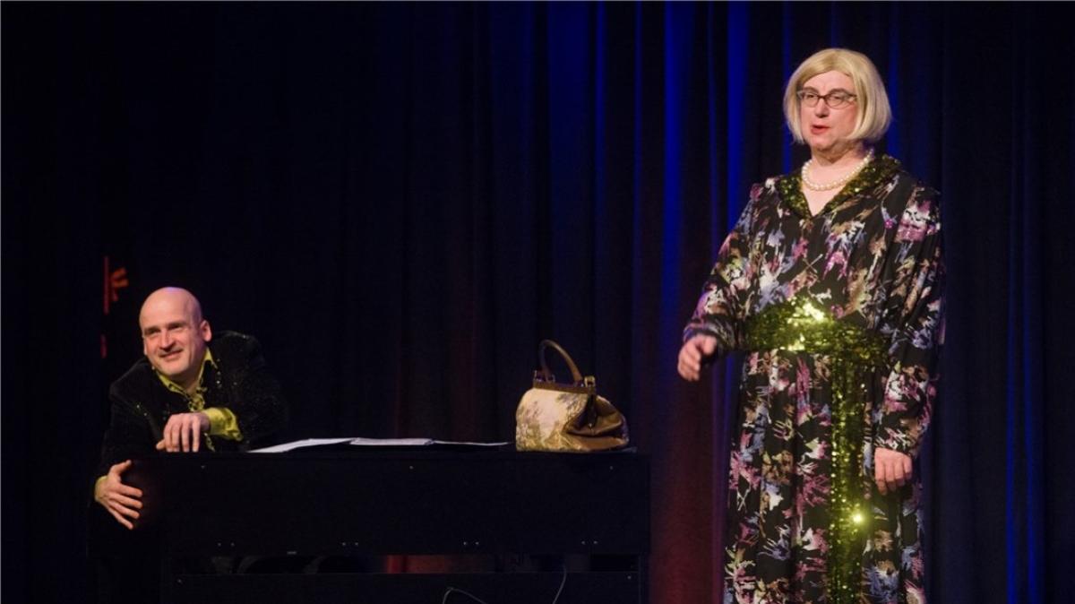 Derber Humor bringt Publikum in Divarena zum