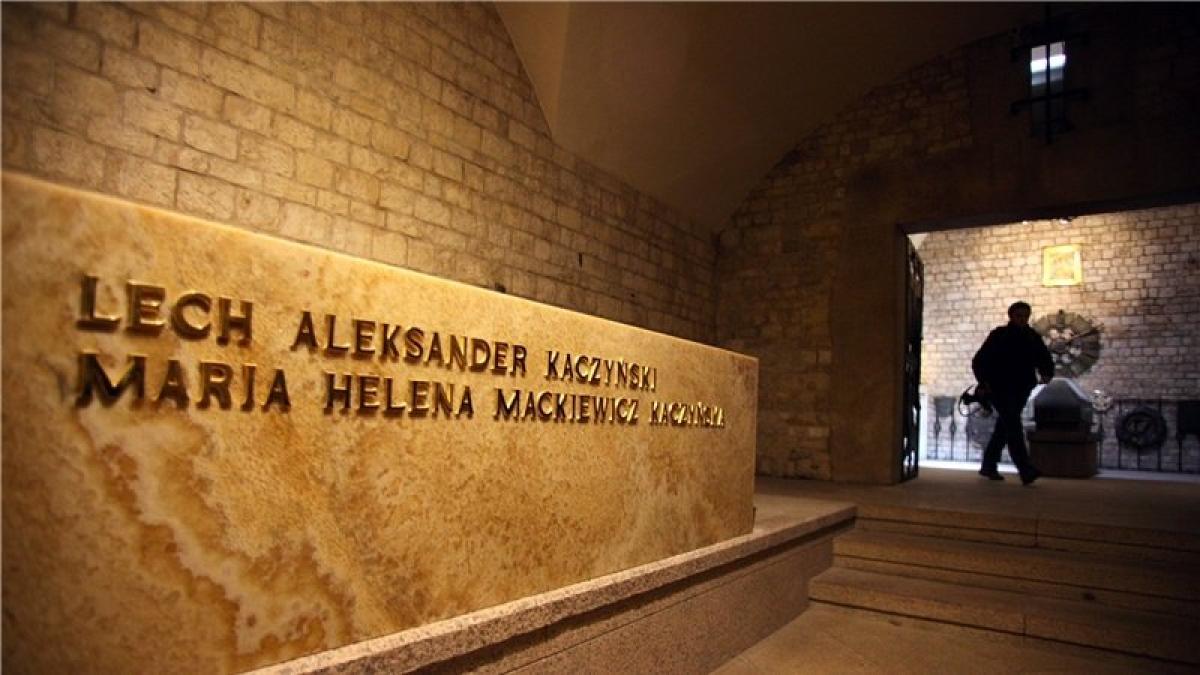 Exhumierung von Smolensk-Opfern beginnt mit Präsident Lech