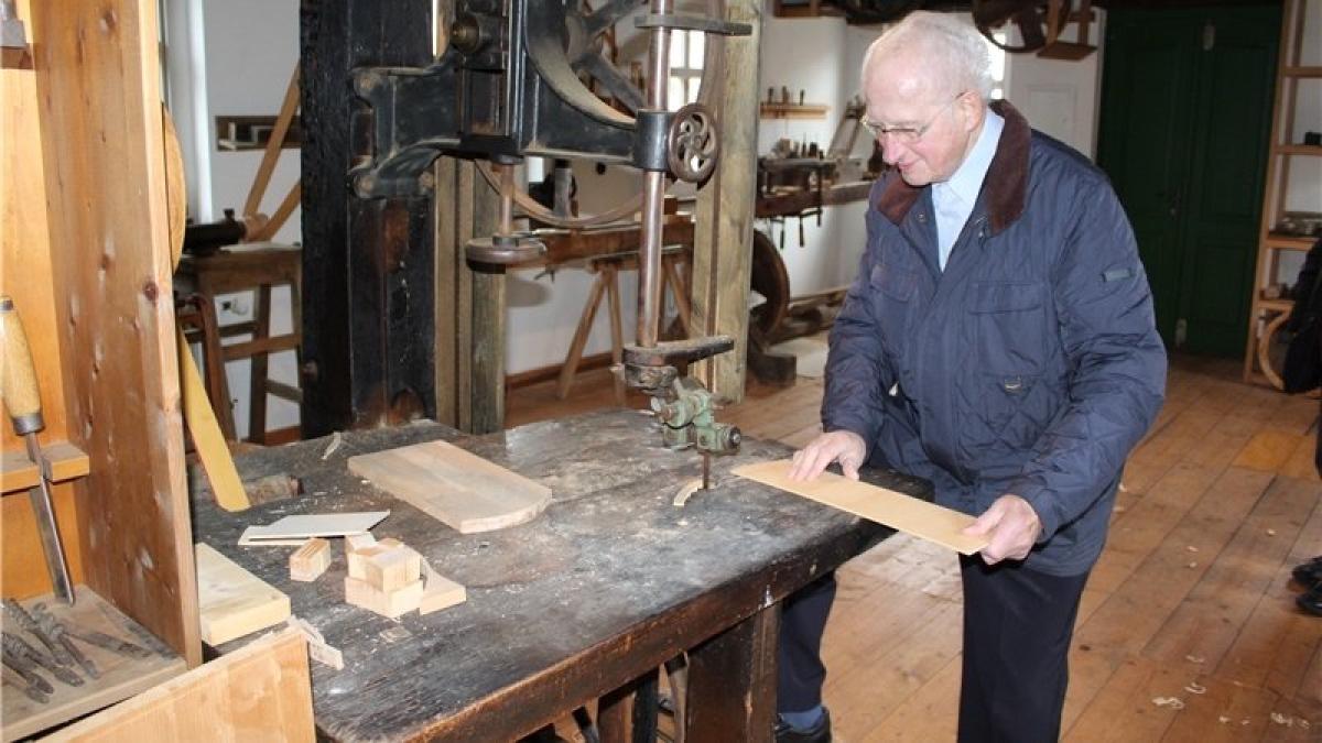 Holz-Handbohrer ältestes Werkzeug in Loruper