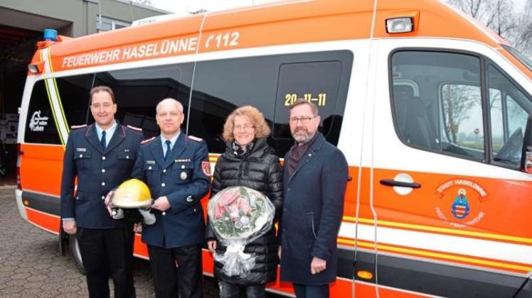 Modehaus Schröder spendet an Feuerwehr