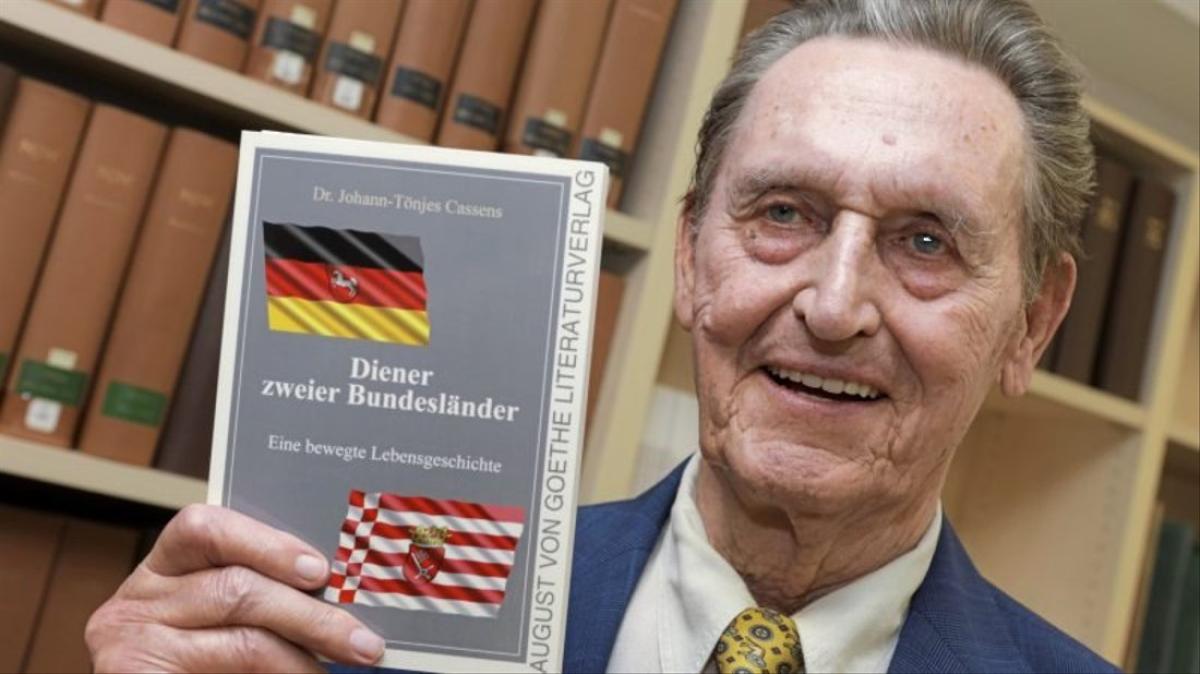 Ex-Minister Cassens stellt in Osnabrück Autobiografie