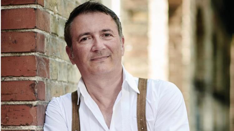 Krimi-Autor Oliver Kern liest am Dienstag im Rathaus in GMHütte | NOZ