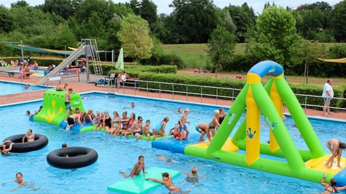 Viele Gäste beim Familien-Spaß-Badetag in