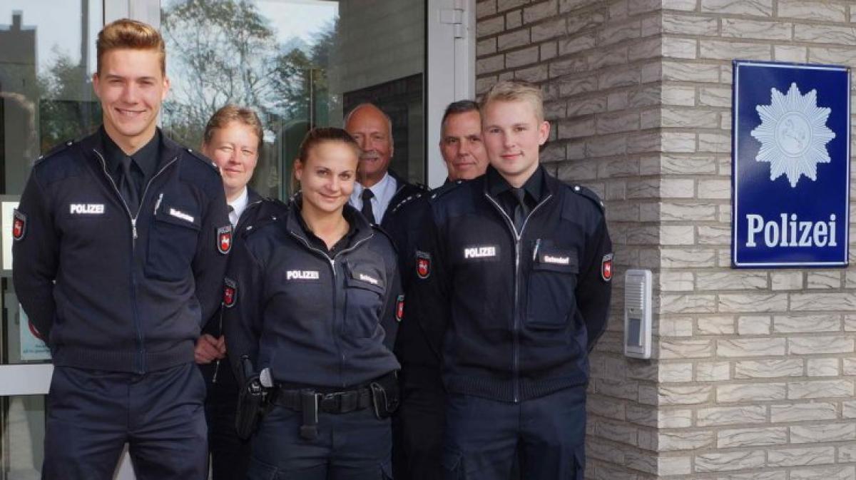 Drei junge Polizeikräfte für Polizeistation