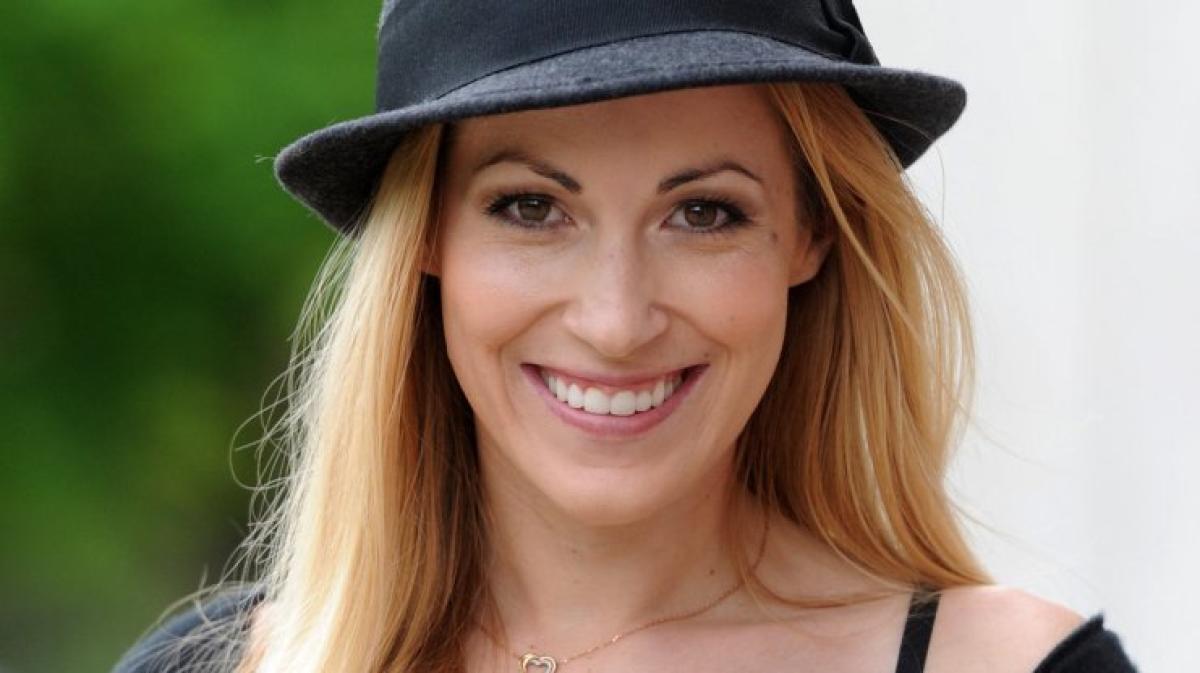 Moderatorin Andrea Kaiser bringt Tiere zum