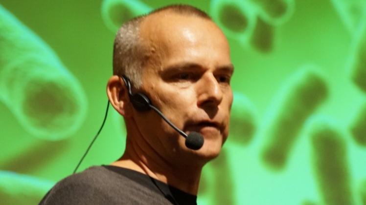 Michael Nehls stellt in Melle sein Buch