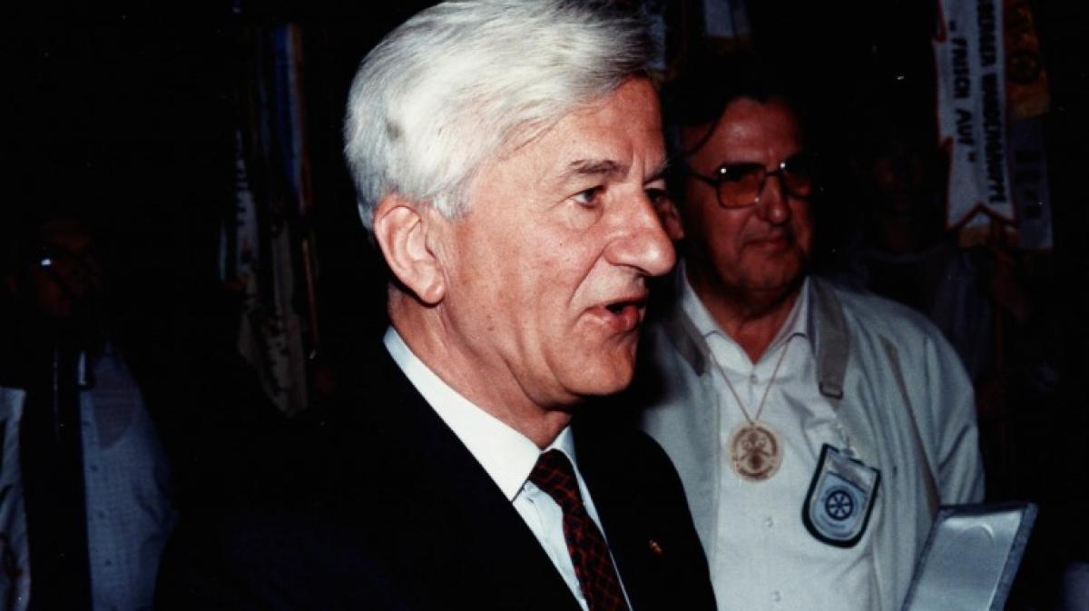 1985: Richard von Weizsäcker zeichnet HVV Buer