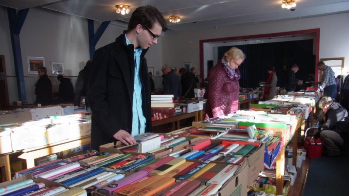 Benefiz-Bücherbasar in Papenburg
